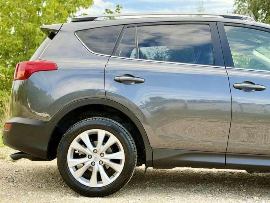 Grey Toyota RAV4 2013 in Siauliai, with an engine capacity of 2.23 L and mileage of 229 thousand km for 13650 €, photo 10 on AUTOMOTO.COM.LV