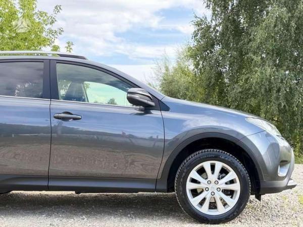 Grey Toyota RAV4 2013 in Siauliai, with an engine capacity of 2.23 L and mileage of 229 thousand km for 13650 €, photo 11 on AUTOMOTO.COM.LV