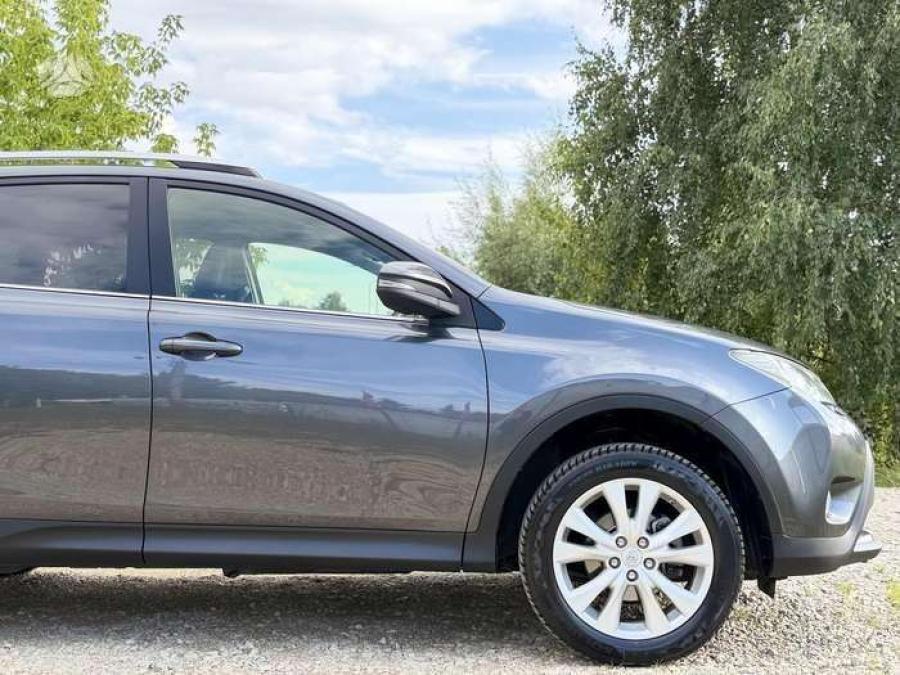 Grey Toyota RAV4 2013 in Siauliai, with an engine capacity of 2.23 L and mileage of 229 thousand km for 13650 €, photo 11 on AUTOMOTO.COM.LV