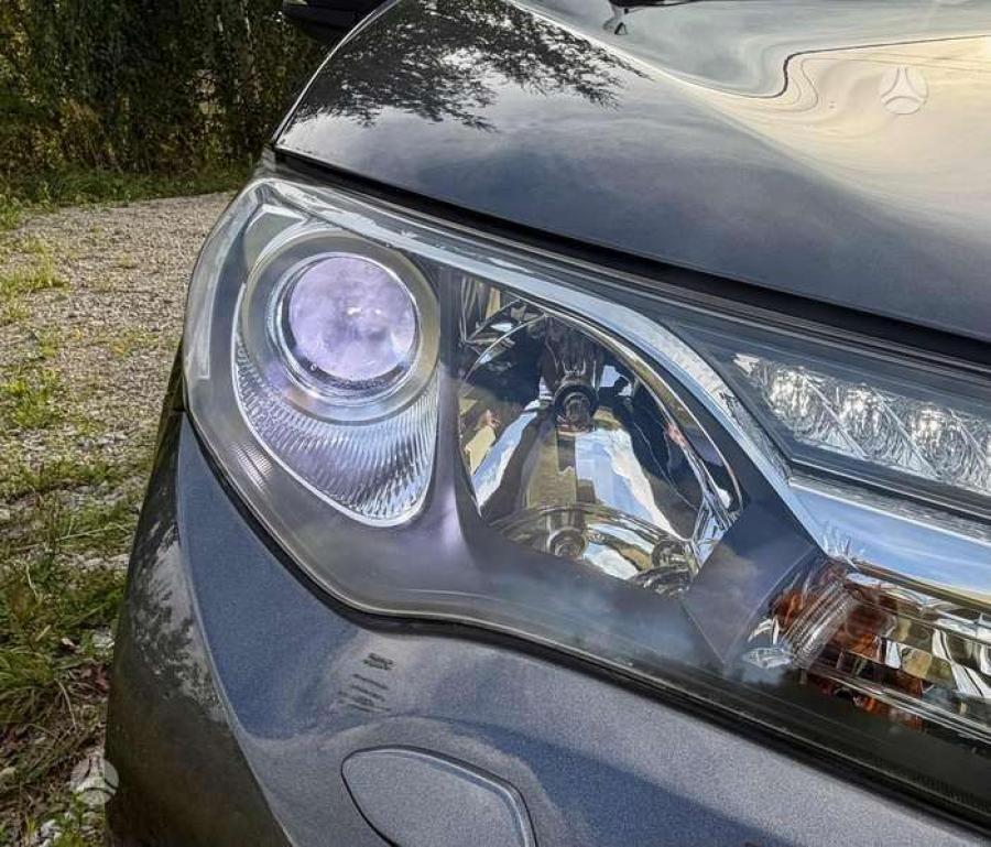Grey Toyota RAV4 2013 in Siauliai, with an engine capacity of 2.23 L and mileage of 229 thousand km for 13650 €, photo 17 on AUTOMOTO.COM.LV