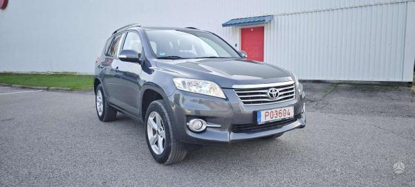 Grey Toyota RAV4 2013 in Utena, with an engine capacity of 2.23 L and mileage of 182 thousand km for 6990 €, photo 8 on AUTOMOTO.COM.LV