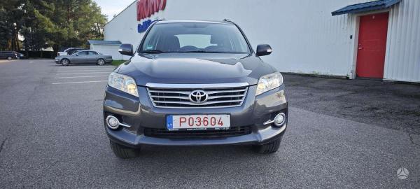 Grey Toyota RAV4 2013 in Utena, with an engine capacity of 2.23 L and mileage of 182 thousand km for 6990 €, photo 9 on AUTOMOTO.COM.LV