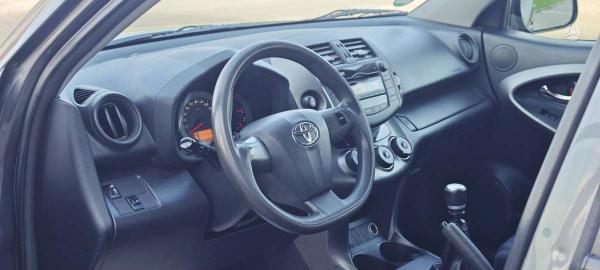 Grey Toyota RAV4 2013 in Utena, with an engine capacity of 2.23 L and mileage of 182 thousand km for 6990 €, photo 11 on AUTOMOTO.COM.LV