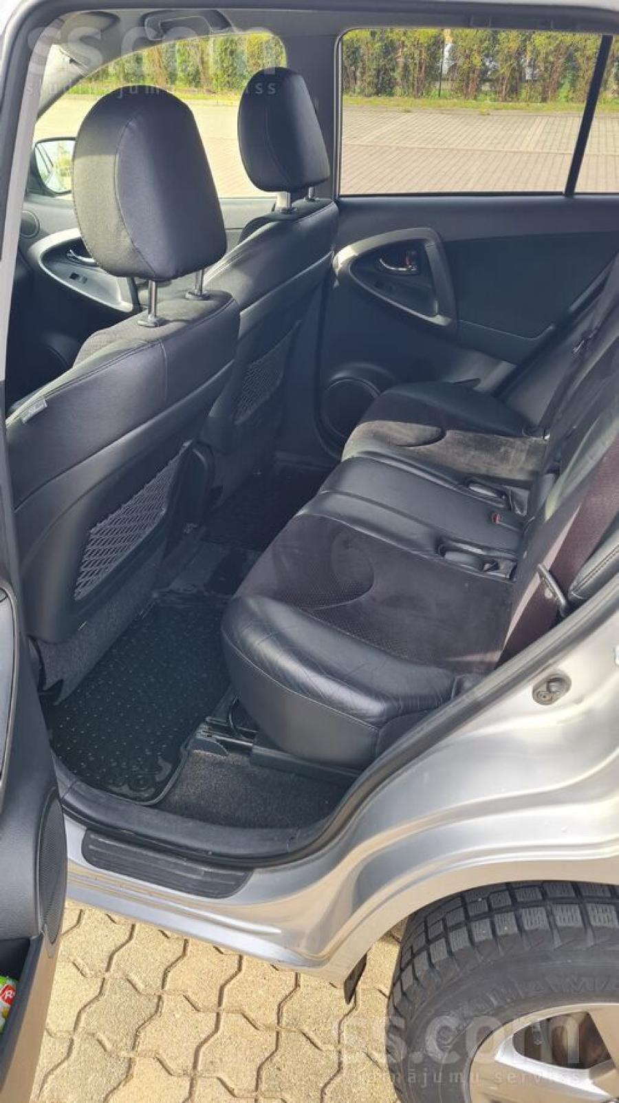 Pelēks Toyota RAV4 2013 Jelgava, ar dzinēja tilpumu 2.20 L un nobraukumu 177 tūkst. km par 8200 €, foto 8 vietnē AUTOMOTO.COM.LV