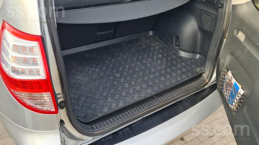 Pelēks Toyota RAV4 2013 Jelgava, ar dzinēja tilpumu 2.20 L un nobraukumu 177 tūkst. km par 8200 €, foto 9 vietnē AUTOMOTO.COM.LV