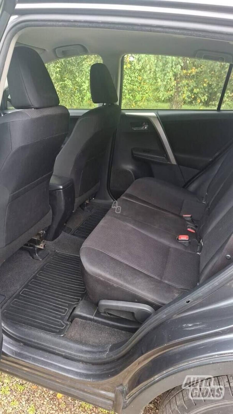 Pelēks Toyota RAV4 2013 Širvintos, ar dzinēja tilpumu 2.20 L un nobraukumu 193 tūkst. km par 9800 €, foto 8 vietnē AUTOMOTO.COM.LV
