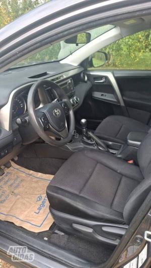 Pelēks Toyota RAV4 2013 Širvintos, ar dzinēja tilpumu 2.20 L un nobraukumu 193 tūkst. km par 9800 €, foto 9 vietnē AUTOMOTO.COM.LV