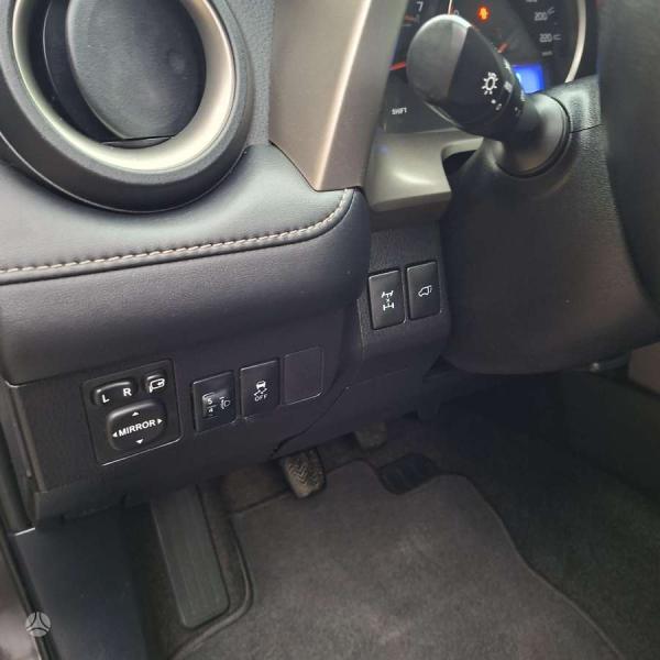Pelēks Toyota RAV4 2014 Panevēža, ar dzinēja tilpumu 2.00 L un nobraukumu 194 tūkst. km par 10400 €, foto 11 vietnē AUTOMOTO.COM.LV