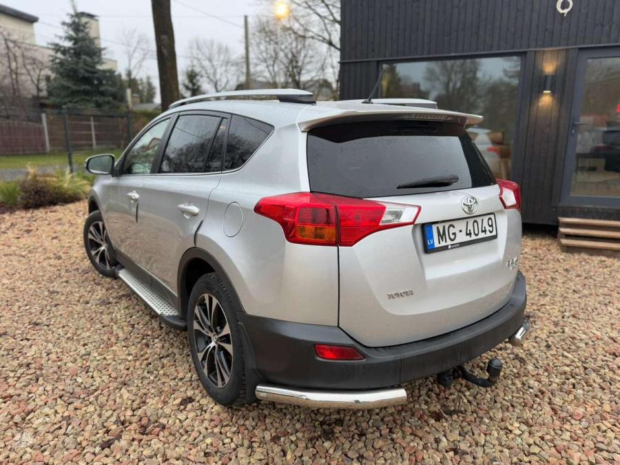 Grey Toyota RAV4 2014 in Riga, with an engine capacity of 2.23 L and mileage of 212 thousand km for 11995 €, photo 6 on AUTOMOTO.COM.LV