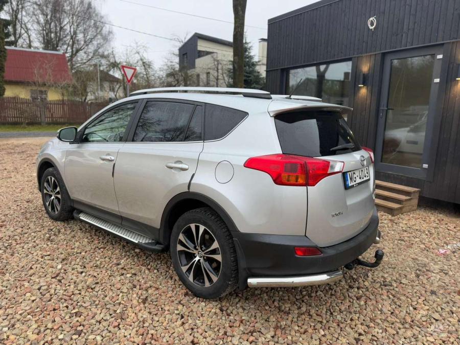 Grey Toyota RAV4 2014 in Riga, with an engine capacity of 2.23 L and mileage of 212 thousand km for 11995 €, photo 7 on AUTOMOTO.COM.LV
