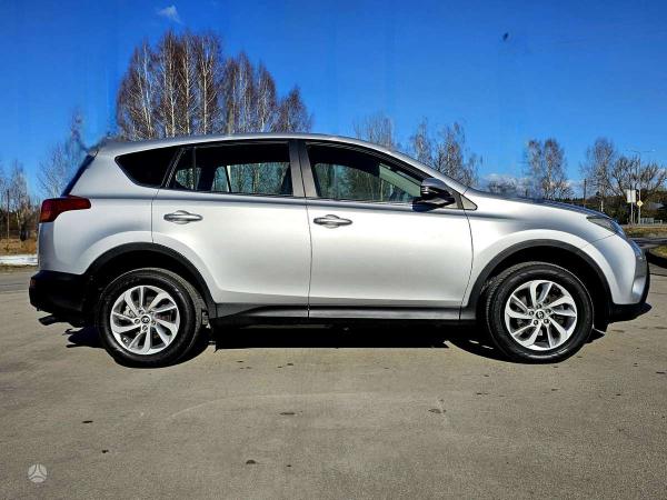 Grey Toyota RAV4 2014 in Taurage, with an engine capacity of 2.00 L and mileage of 262 thousand km for 8800 €, photo 4 on AUTOMOTO.COM.LV