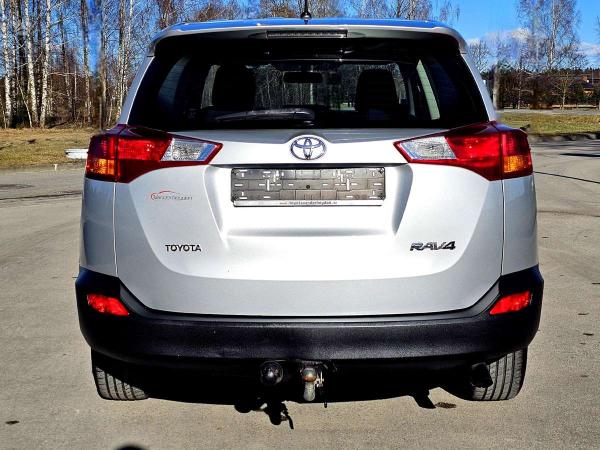 Grey Toyota RAV4 2014 in Taurage, with an engine capacity of 2.00 L and mileage of 262 thousand km for 8800 €, photo 6 on AUTOMOTO.COM.LV