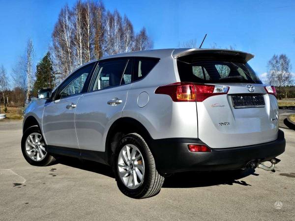 Grey Toyota RAV4 2014 in Taurage, with an engine capacity of 2.00 L and mileage of 262 thousand km for 8800 €, photo 7 on AUTOMOTO.COM.LV