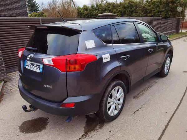 Grey Toyota RAV4 2014 in Kaunas, with an engine capacity of 2.23 L and mileage of 288 thousand km for 4600 €, photo 5 on AUTOMOTO.COM.LV