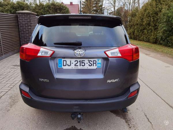 Grey Toyota RAV4 2014 in Kaunas, with an engine capacity of 2.23 L and mileage of 288 thousand km for 4600 €, photo 6 on AUTOMOTO.COM.LV
