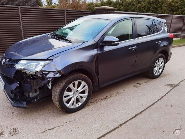 Grey Toyota RAV4 2014 in Kaunas, with an engine capacity of 2.23 L and mileage of 288 thousand km for 4600 €, photo 8 on AUTOMOTO.COM.LV