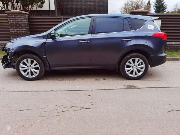 Grey Toyota RAV4 2014 in Kaunas, with an engine capacity of 2.23 L and mileage of 288 thousand km for 4600 €, photo 9 on AUTOMOTO.COM.LV