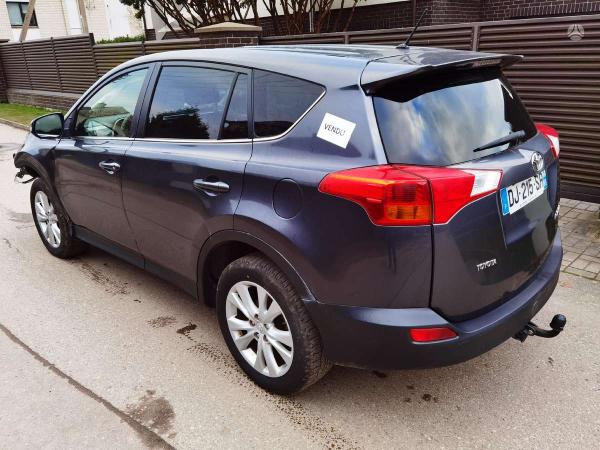 Grey Toyota RAV4 2014 in Kaunas, with an engine capacity of 2.23 L and mileage of 288 thousand km for 4600 €, photo 10 on AUTOMOTO.COM.LV