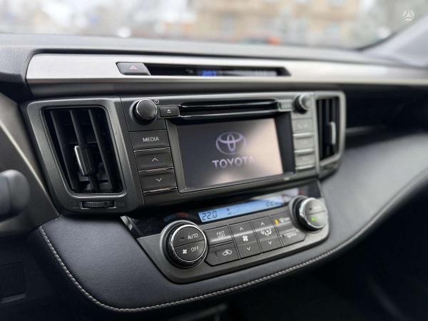 Pelēks Toyota RAV4 2014 Ukmergė, ar dzinēja tilpumu 2.00 L un nobraukumu 97 tūkst. km par 11350 €, foto 6 vietnē AUTOMOTO.COM.LV