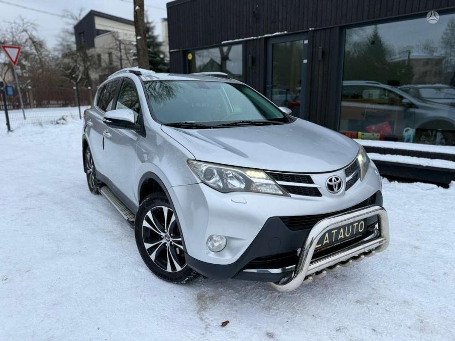 Pelēks Toyota RAV4 2014 Rīga, ar dzinēja tilpumu 2.23 L un nobraukumu 212 tūkst. km par 12995 €, foto 1 vietnē AUTOMOTO.COM.LV
