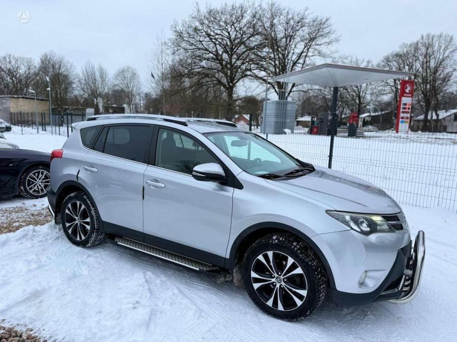 Pelēks Toyota RAV4 2014 Rīga, ar dzinēja tilpumu 2.23 L un nobraukumu 212 tūkst. km par 12995 €, foto 2 vietnē AUTOMOTO.COM.LV