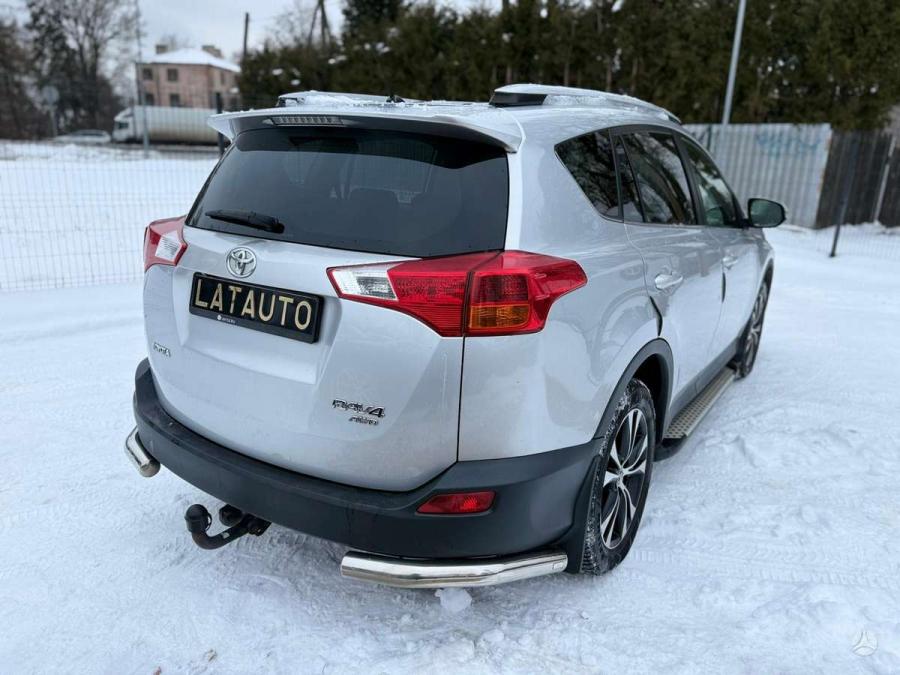 Pelēks Toyota RAV4 2014 Rīga, ar dzinēja tilpumu 2.23 L un nobraukumu 212 tūkst. km par 12995 €, foto 6 vietnē AUTOMOTO.COM.LV