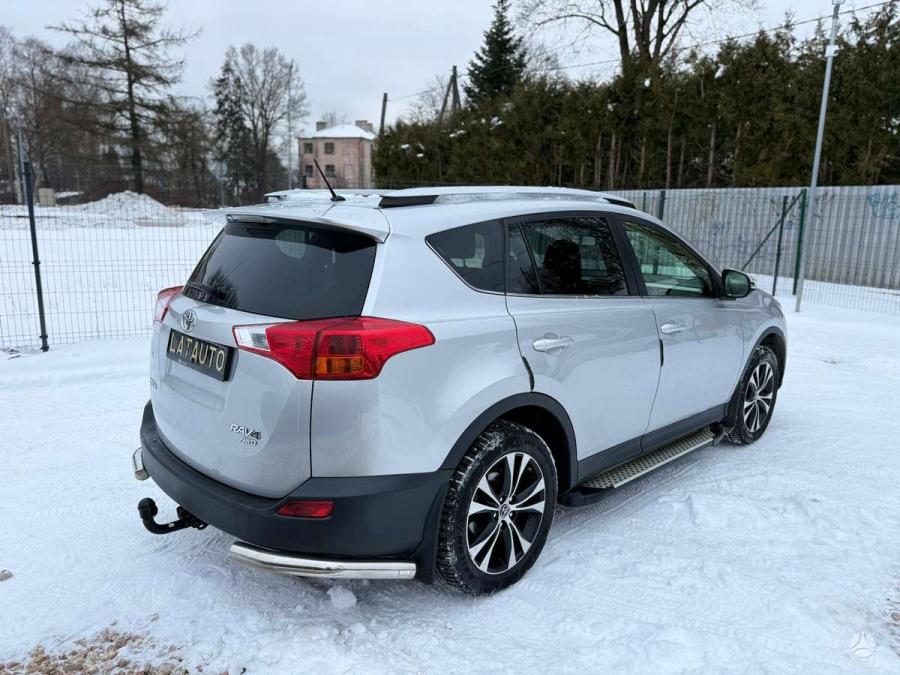 Pelēks Toyota RAV4 2014 Rīga, ar dzinēja tilpumu 2.23 L un nobraukumu 212 tūkst. km par 12995 €, foto 7 vietnē AUTOMOTO.COM.LV