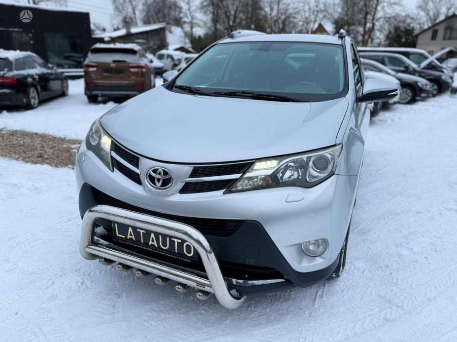 Pelēks Toyota RAV4 2014 Rīga, ar dzinēja tilpumu 2.23 L un nobraukumu 212 tūkst. km par 12995 €, foto 8 vietnē AUTOMOTO.COM.LV