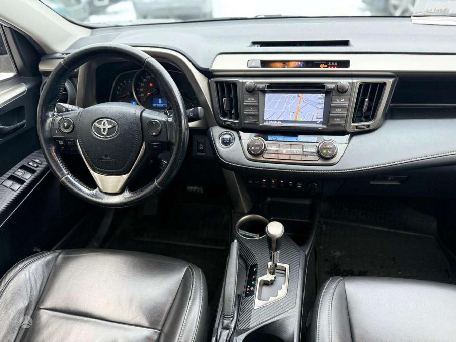 Pelēks Toyota RAV4 2014 Rīga, ar dzinēja tilpumu 2.23 L un nobraukumu 212 tūkst. km par 12995 €, foto 14 vietnē AUTOMOTO.COM.LV