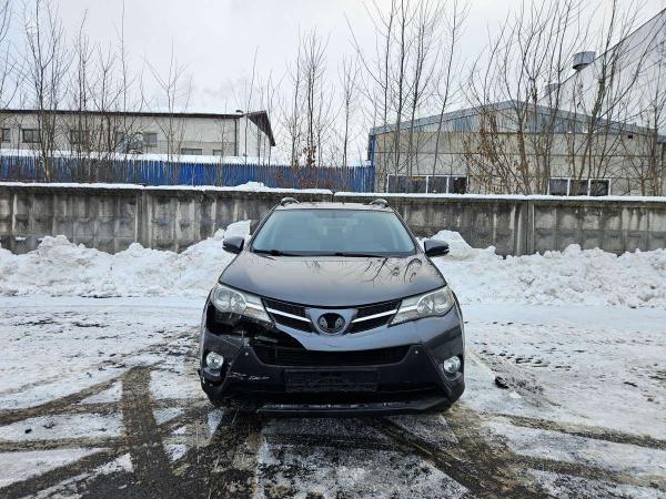 Pelēks Toyota RAV4 2014 Kauņa, ar dzinēja tilpumu 2.49 L un nobraukumu 139 tūkst. km par 5400 €, foto 2 vietnē AUTOMOTO.COM.LV