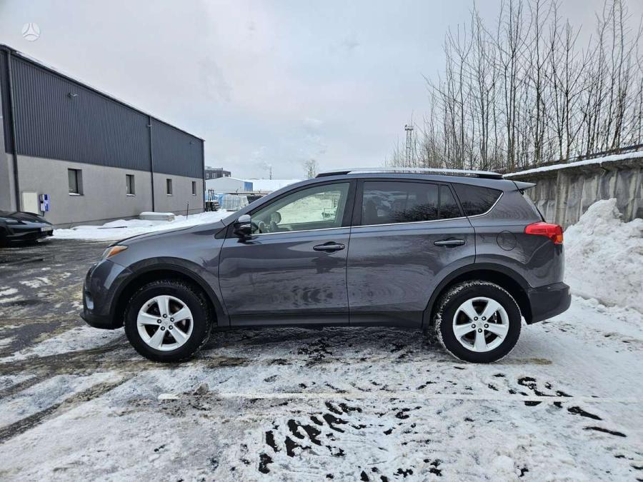 Grey Toyota RAV4 2014 in Kaunas, with an engine capacity of 2.49 L and mileage of 139 thousand km for 5400 €, photo 4 on AUTOMOTO.COM.LV