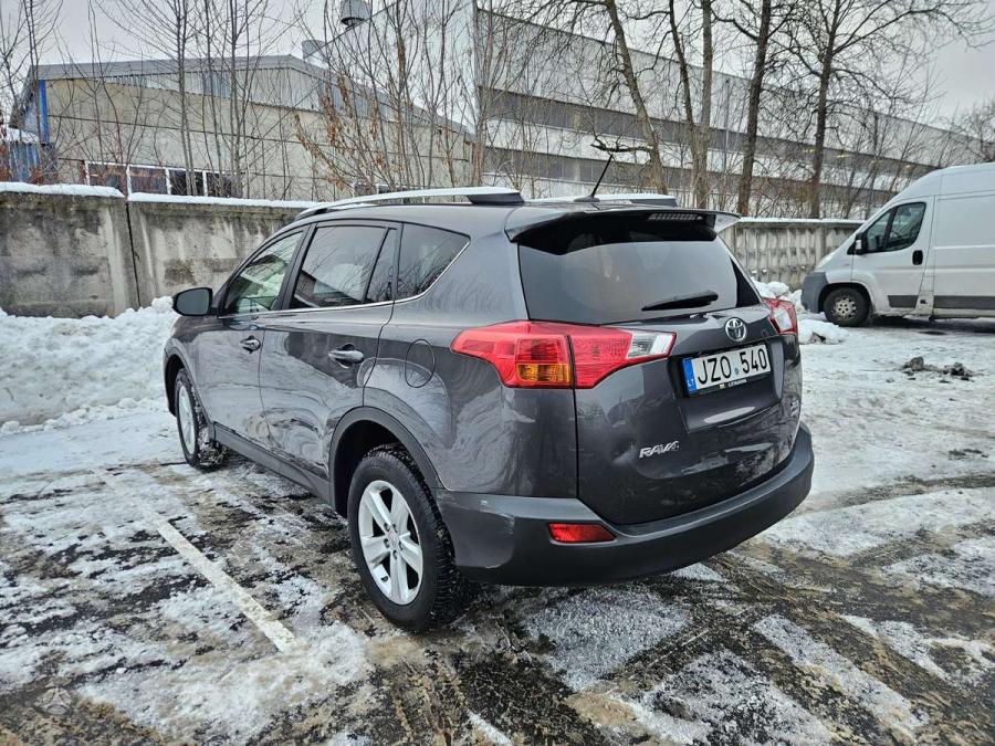 Grey Toyota RAV4 2014 in Kaunas, with an engine capacity of 2.49 L and mileage of 139 thousand km for 5400 €, photo 6 on AUTOMOTO.COM.LV