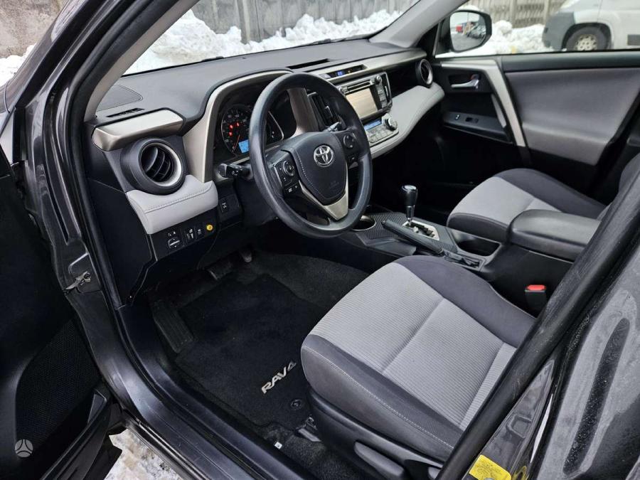 Grey Toyota RAV4 2014 in Kaunas, with an engine capacity of 2.49 L and mileage of 139 thousand km for 5400 €, photo 16 on AUTOMOTO.COM.LV