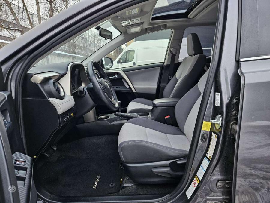 Grey Toyota RAV4 2014 in Kaunas, with an engine capacity of 2.49 L and mileage of 139 thousand km for 5400 €, photo 18 on AUTOMOTO.COM.LV