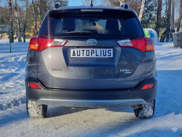 Grey Toyota RAV4 2014 in Taurage, with an engine capacity of 2.00 L and mileage of 178 thousand km for 11300 €, photo 6 on AUTOMOTO.COM.LV