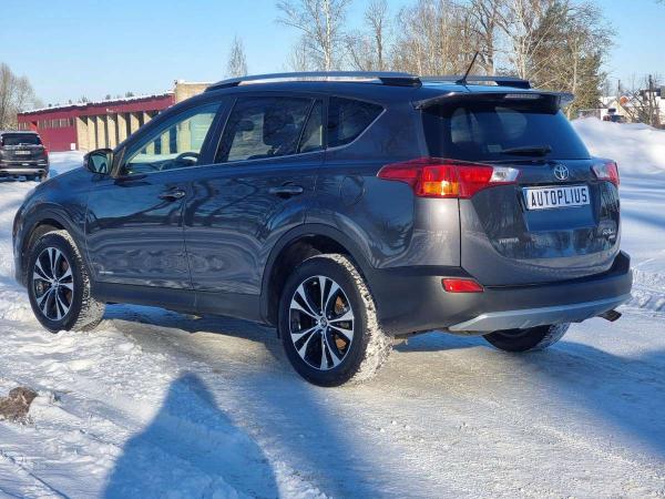 Grey Toyota RAV4 2014 in Taurage, with an engine capacity of 2.00 L and mileage of 178 thousand km for 11300 €, photo 7 on AUTOMOTO.COM.LV
