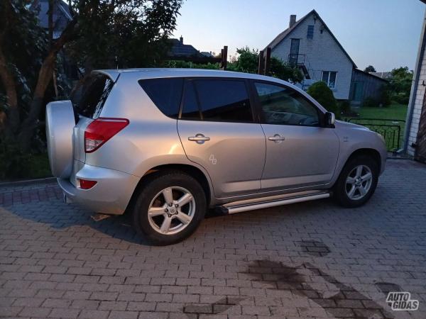 Grey Toyota RAV4 2014 in Vilnius, with an engine capacity of 2.20 L and mileage of 214 thousand km for 3600 €, photo 1 on AUTOMOTO.COM.LV