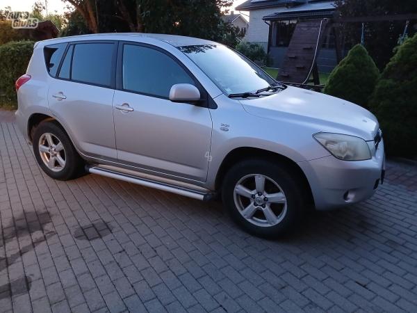 Grey Toyota RAV4 2014 in Vilnius, with an engine capacity of 2.20 L and mileage of 214 thousand km for 3600 €, photo 2 on AUTOMOTO.COM.LV