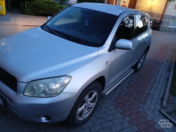 Grey Toyota RAV4 2014 in Vilnius, with an engine capacity of 2.20 L and mileage of 214 thousand km for 3600 €, photo 3 on AUTOMOTO.COM.LV