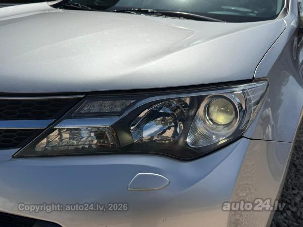 Pelēks Toyota RAV4 2014 Rīga, ar dzinēja tilpumu 2.20 L un nobraukumu 212 tūkst. km par 11150 €, foto 3 vietnē AUTOMOTO.COM.LV