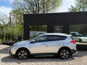 Grey Toyota RAV4 2014 in Riga, with an engine capacity of 2.20 L and mileage of 212 thousand km for 11150 €, photo 5 on AUTOMOTO.COM.LV