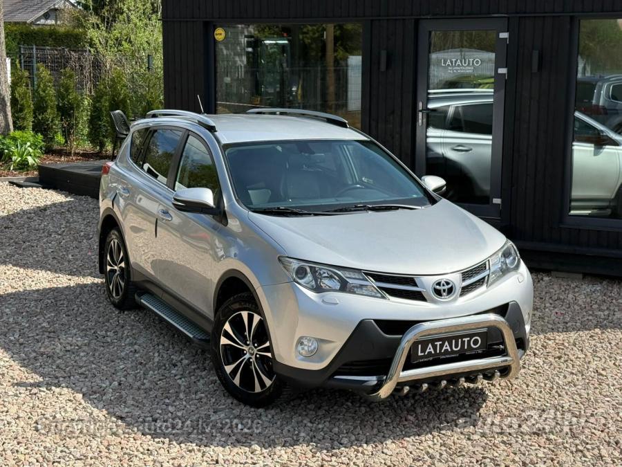 Grey Toyota RAV4 2014 in Riga, with an engine capacity of 2.20 L and mileage of 212 thousand km for 11150 €, photo 11 on AUTOMOTO.COM.LV