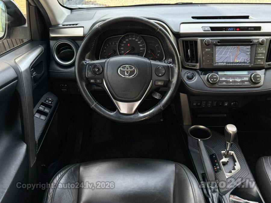 Grey Toyota RAV4 2014 in Riga, with an engine capacity of 2.20 L and mileage of 212 thousand km for 11150 €, photo 13 on AUTOMOTO.COM.LV