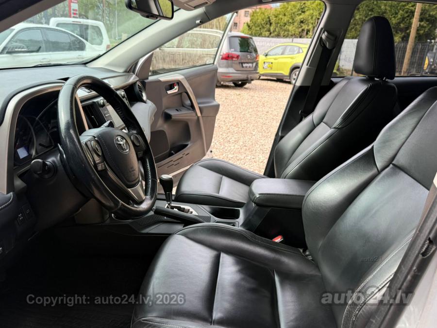 Grey Toyota RAV4 2014 in Riga, with an engine capacity of 2.20 L and mileage of 212 thousand km for 11150 €, photo 17 on AUTOMOTO.COM.LV