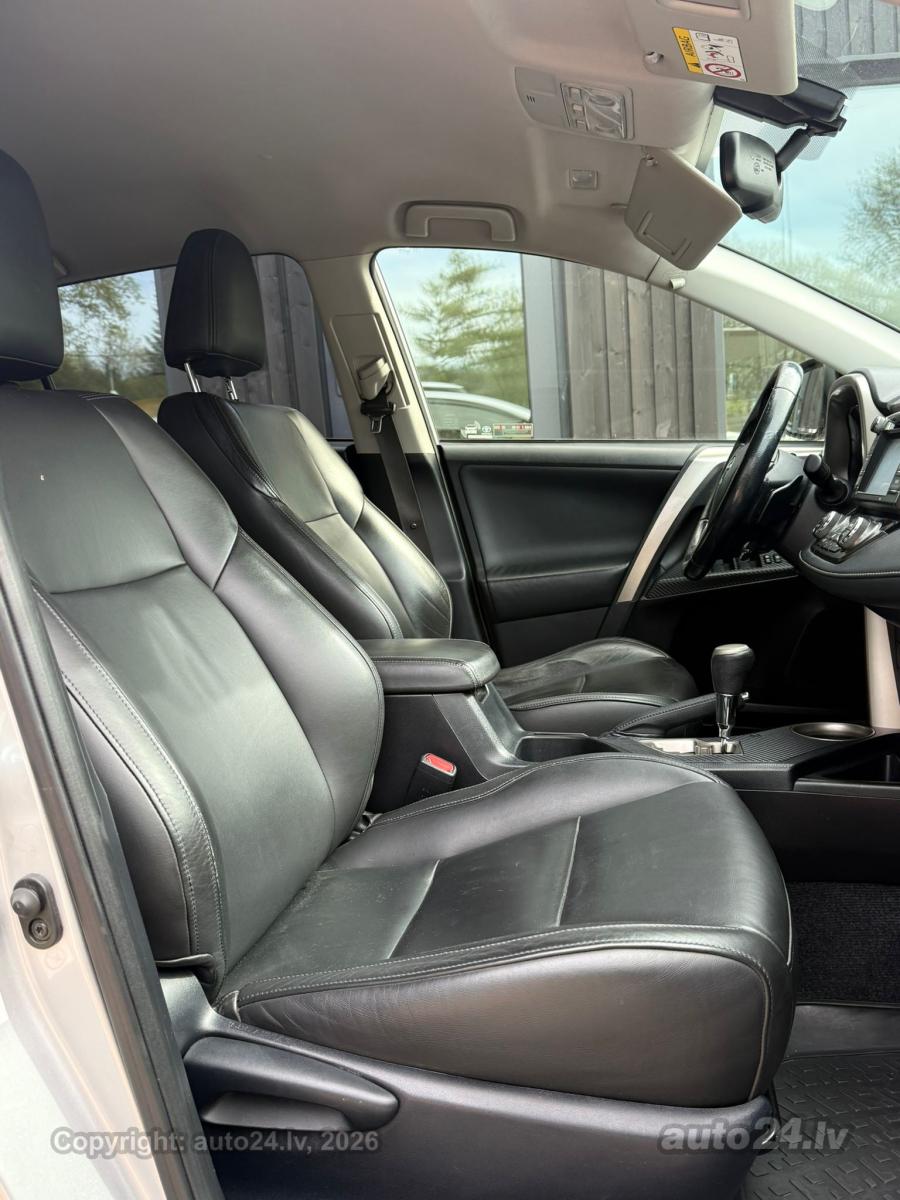 Grey Toyota RAV4 2014 in Riga, with an engine capacity of 2.20 L and mileage of 212 thousand km for 11150 €, photo 20 on AUTOMOTO.COM.LV