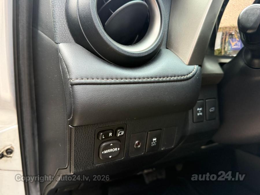Grey Toyota RAV4 2014 in Riga, with an engine capacity of 2.20 L and mileage of 212 thousand km for 11150 €, photo 23 on AUTOMOTO.COM.LV