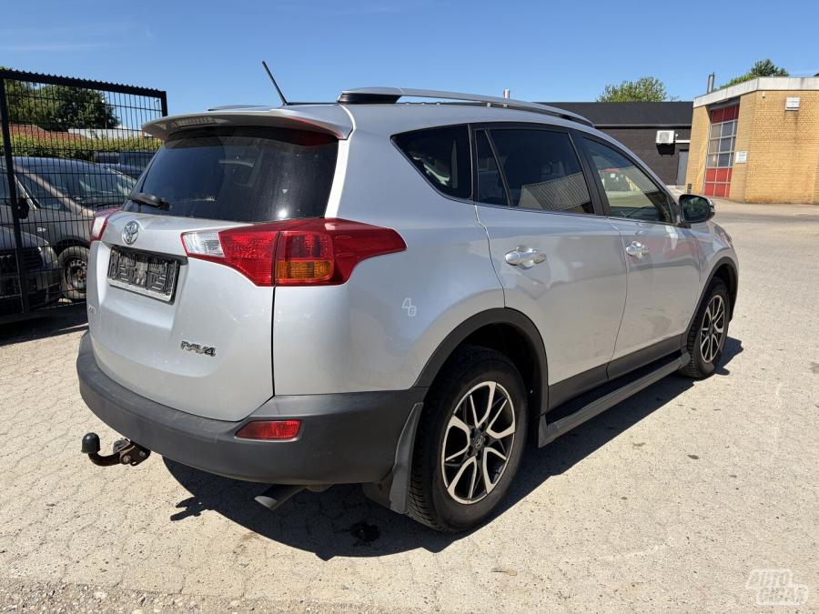 Pelēks Toyota RAV4 2014 Viļņa, ar dzinēja tilpumu 2.00 L un nobraukumu 227 tūkst. km par 9900 €, foto 4 vietnē AUTOMOTO.COM.LV