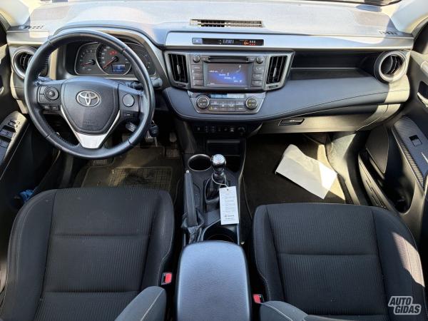 Pelēks Toyota RAV4 2014 Viļņa, ar dzinēja tilpumu 2.00 L un nobraukumu 227 tūkst. km par 9900 €, foto 5 vietnē AUTOMOTO.COM.LV