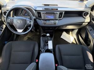 Pelēks Toyota RAV4 2014 Viļņa, ar dzinēja tilpumu 2.00 L un nobraukumu 227 tūkst. km par 9900 €, foto 6 vietnē AUTOMOTO.COM.LV