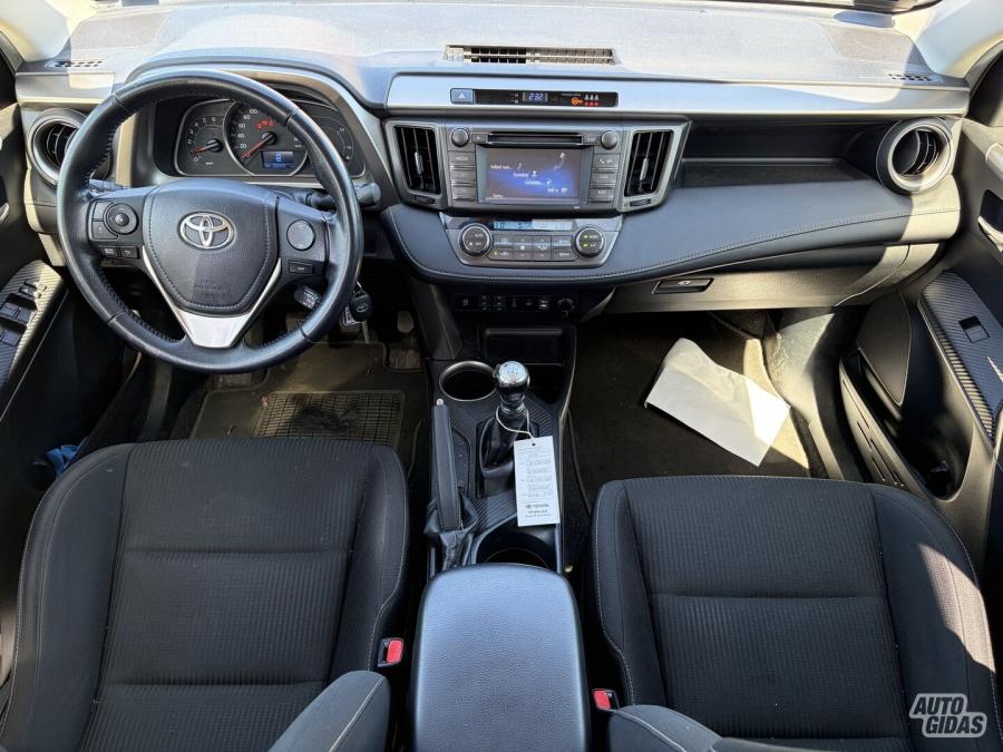 Pelēks Toyota RAV4 2014 Viļņa, ar dzinēja tilpumu 2.00 L un nobraukumu 227 tūkst. km par 9900 €, foto 6 vietnē AUTOMOTO.COM.LV